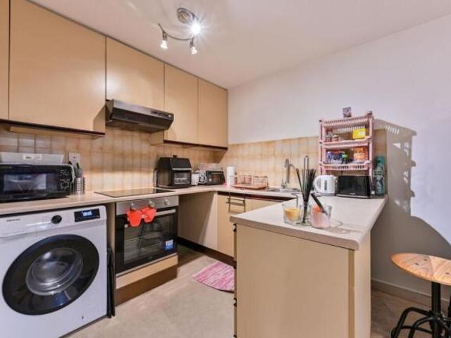 Studio flat for rent in Balmoral Mews, Stamford Brook, London, W12
