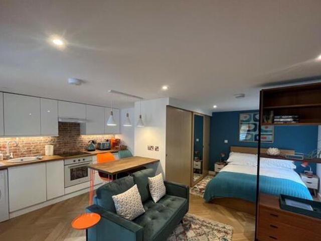 Studio Flat For Rent In Barwick