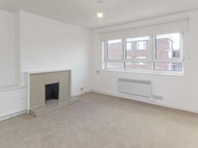 Studio flat for rent in Barclay Close, Fulham, SW6