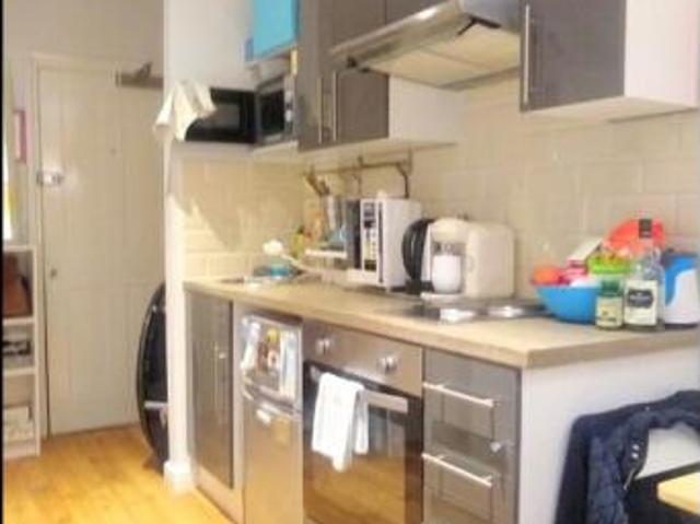 Studio flat for rent in Barclay Road, Croydon, CR0