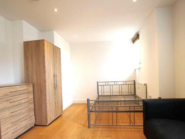 Studio Flat For Rent In Barking, London