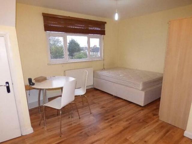 Studio Flat For Rent In Barkingside Essex