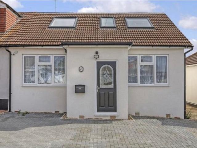 Studio flat for rent in Barkngside Ilford