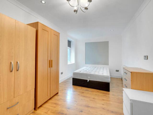 Studio flat for rent in Barnett Street, Whitechapel, London, E1