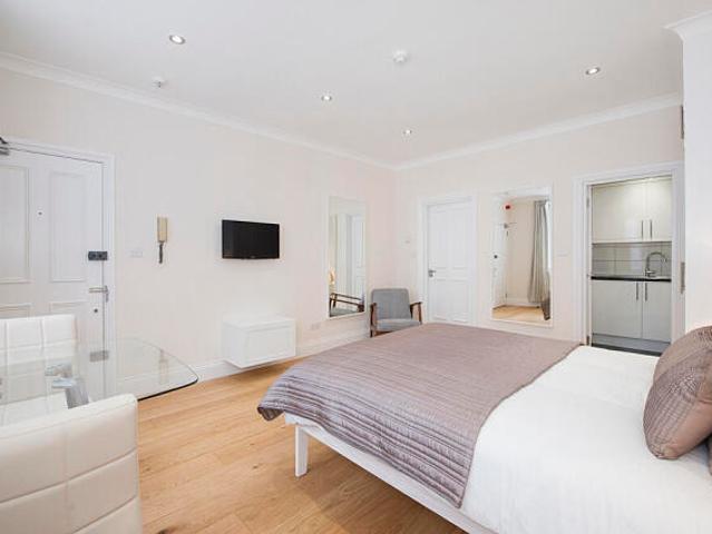 Studio flat for rent in Basement Front Flat, Inverness Terrace, London, W2