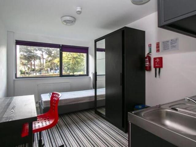 Studio flat for rent in Bath Road, Bournemouth, Dorset, BH1