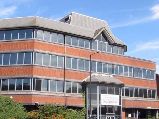 Studio flat for rent in Bath Road Executive Loft Style Apartment SL1