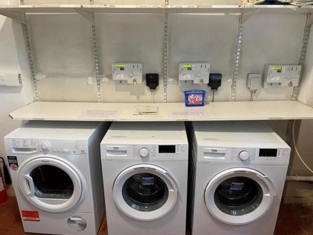 Studio flat for rent in Bath Road, Reading, RG1