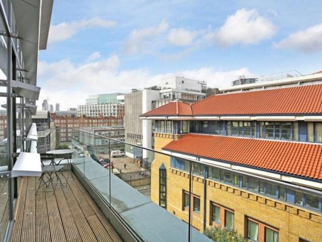Studio flat for rent in Bear Pit Apartments, New Globe Walk, London, SE1