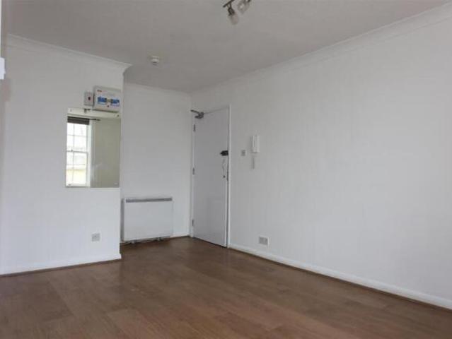 Studio flat for rent in Bedford Square, Brighton, BN1