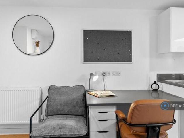 Studio flat for rent in Belgrave Road, Plymouth, PL4