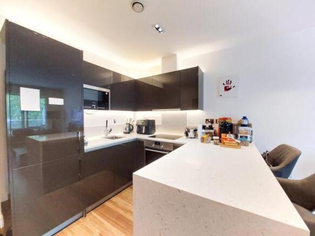 Studio flat for rent in Belgravia House, Dickens Yard, London W5