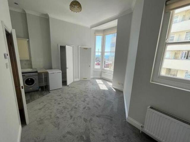 Studio flat for rent in Berkeley Court, Kings Road, Brighton, BN1 2PJ, BN1
