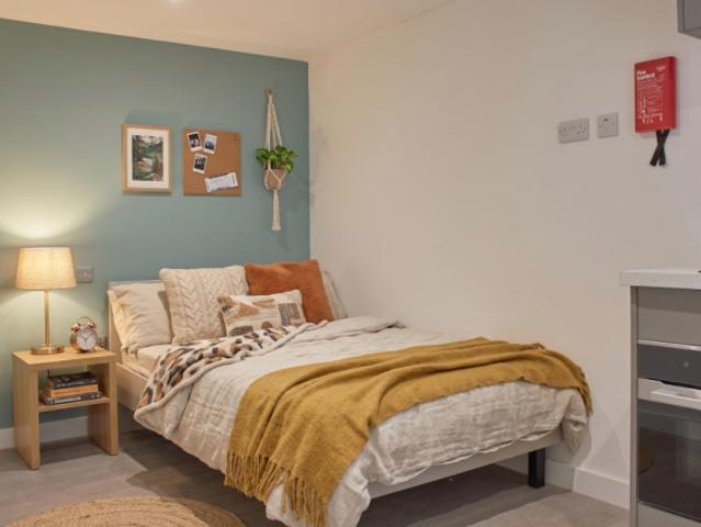 Studio flat for rent in Berkeley House, The Square, Lower Bristol Road, Bath, Somerset, BA2