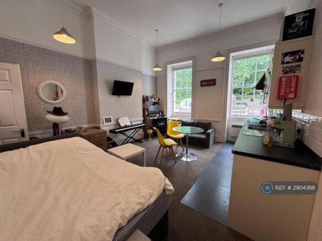 Studio flat for rent in Berkeley Square, Bristol, BS8