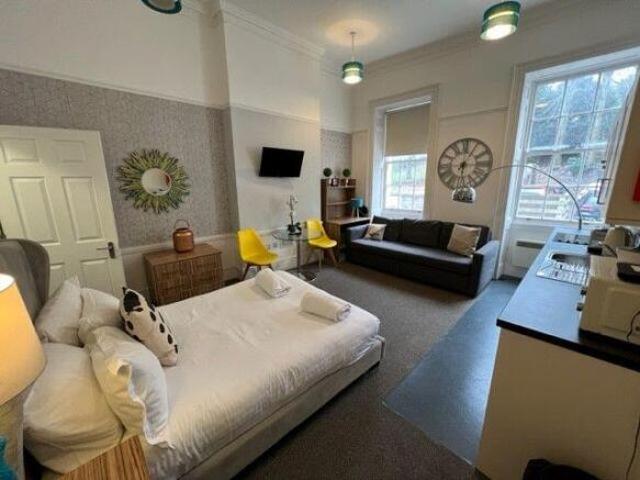 Studio flat for rent in Berkeley Square, Bristol, BS8