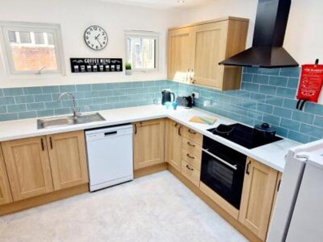 Studio flat for rent in Berkley Crescent, Gravesend, Kent, DA12
