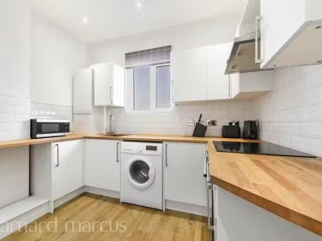 Studio flat for rent in Beulah Road, Thornton Heath, CR7