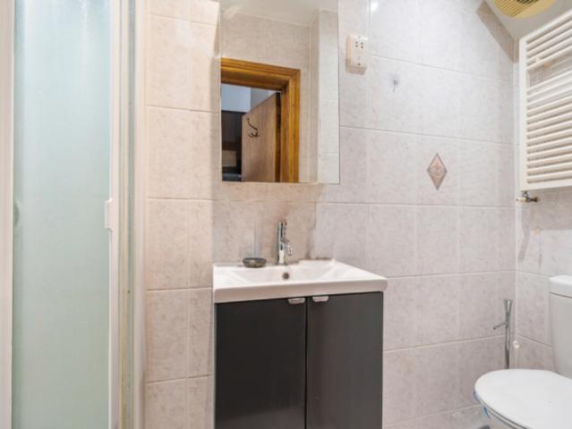 Studio flat for rent in Bina Gardens, South Kensingon, London SW5