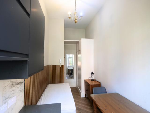 Studio flat for rent in Bina Gardens, South Kensington, London, SW5