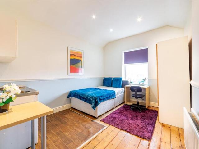 Studio flat for rent in *Bills Included* Westgate Road, City Centre, Newcastle Upon Tyne, NE4