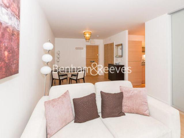Studio flat for rent in Boulevard Drive, London, NW9