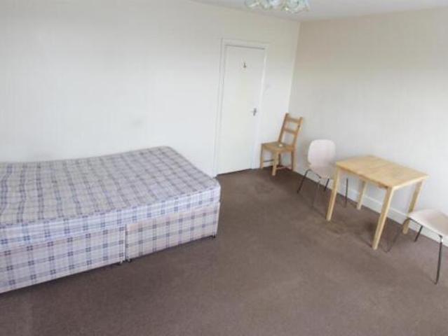 Studio flat for rent in Bounds Green, N11