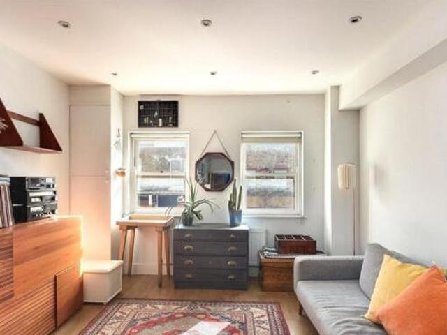 Studio Flat For Rent In Bow, London