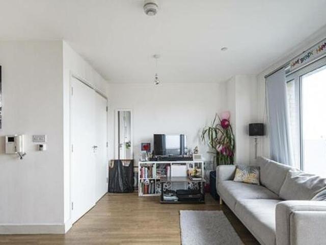 Studio Flat For Rent In Bow, London