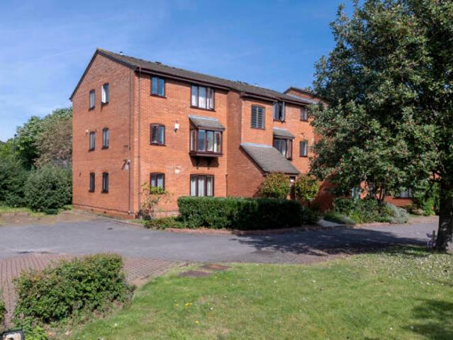 Studio flat for rent in Bowman Mews, London, SW18