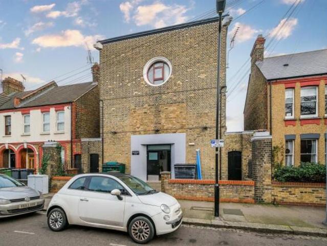 Studio flat for rent in Bloxhall Court, Bloxhall Road, Leyton, E10