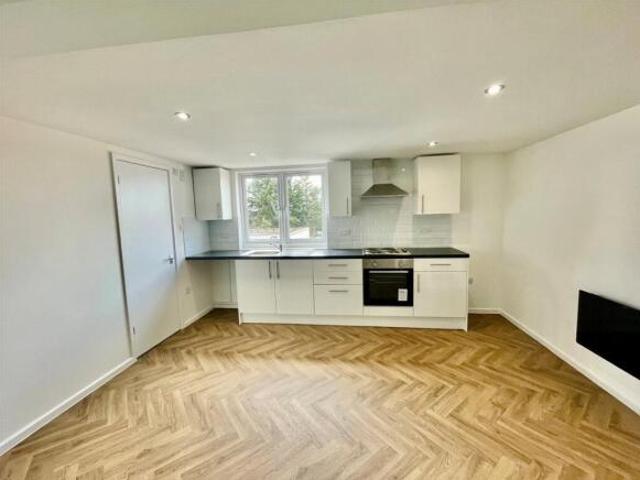 Studio flat for rent in Blackfen Road, Sidcup, Kent, DA15