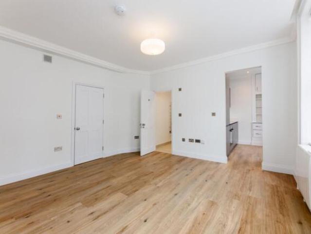 Studio flat for rent in Blandford Street, London W1U