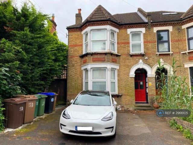 Studio flat for rent in Blenheim Gardens, Wallington, SM6