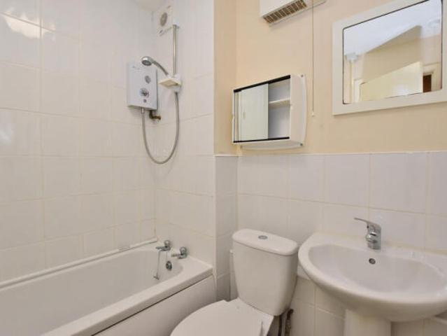 Studio flat for rent in Broughton Court, Langdale, TN23 5UJ, TN23