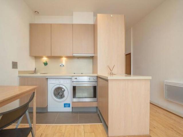 Studio flat for rent in Bromyard Avenue, Acton, W3