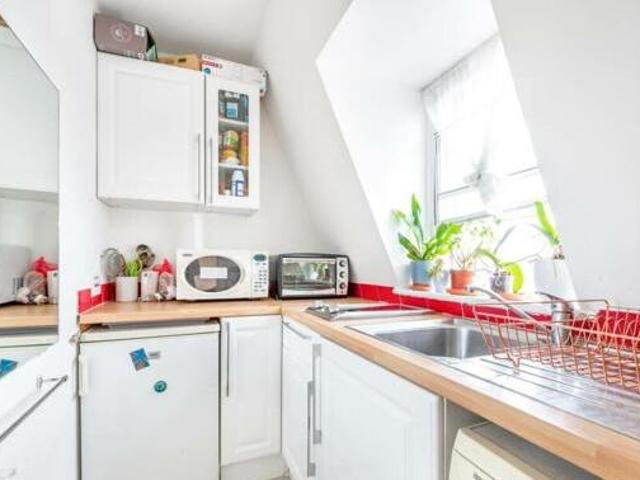 Studio Flat For Rent In Brook Green, London