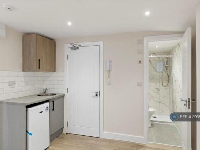 Studio flat for rent in Brent Lane, Dartford, DA1