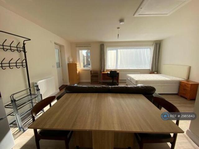 Studio flat for rent in Britannia Walk, Trumpington, Cambridge, CB2