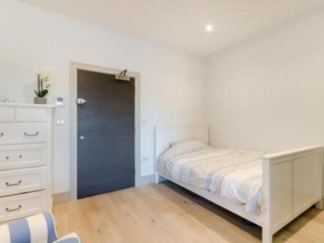 Studio flat for rent in Britannic House, New Malden, KT3