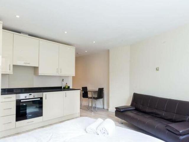 Studio Flat For Rent In Brixton, London