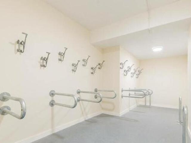 Studio Flat For Rent In Brixton, London