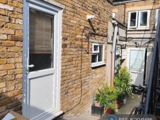 Studio flat for rent in Brixton Road, London, SW9