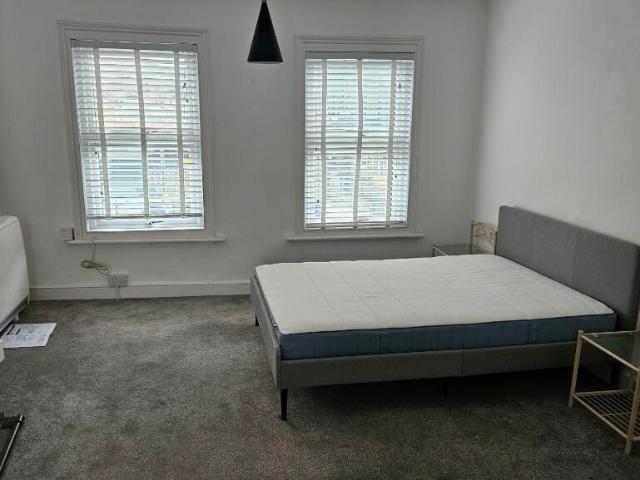 Studio flat for rent in Bridge Street, Reading, Berkshire, RG4
