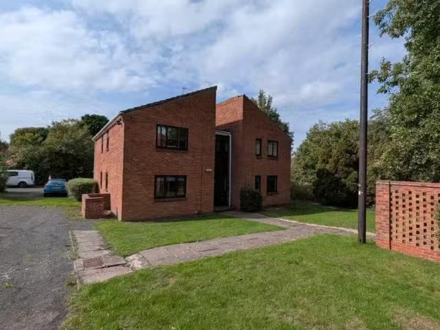 Studio flat for rent in Bridge Piece, Northfield, Birmingham B.