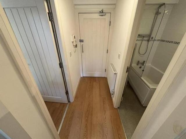 Studio flat for rent in Brighton Grove, Fallowfield, Manchester, M14