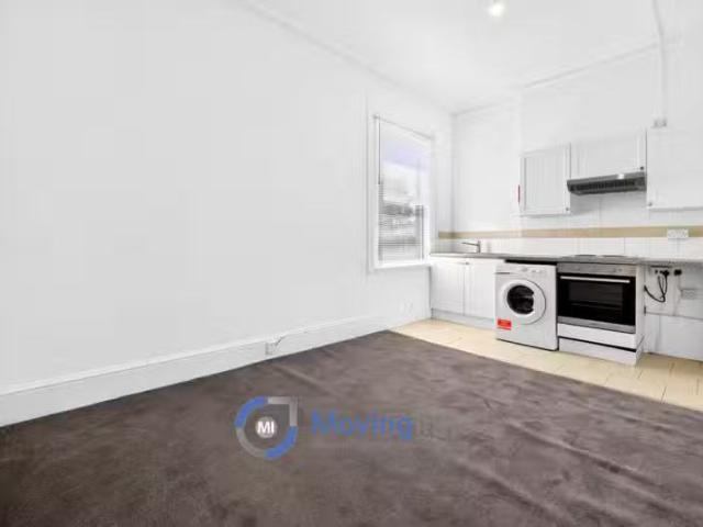 Studio flat for rent in Brigstock Road, Thornton Heath CR7