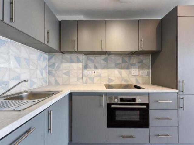 Studio flat for rent in Brunel House, The Hard, Portsmouth, PO1