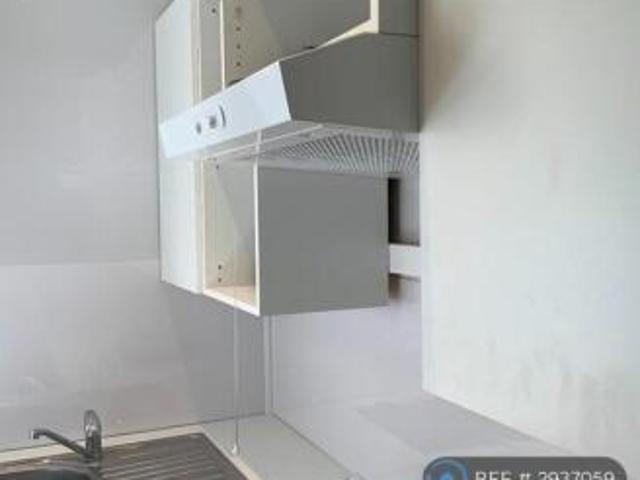 Studio flat for rent in Bulwer Street, London, W12