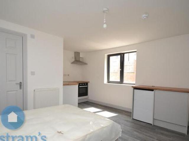 Studio Flat For Rent In Bulwer Road